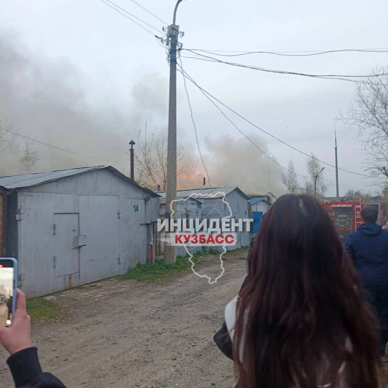 Гаражи загорелись на кемеровском проспекте / VSE42.RU - информационный сайт Кузбасса.