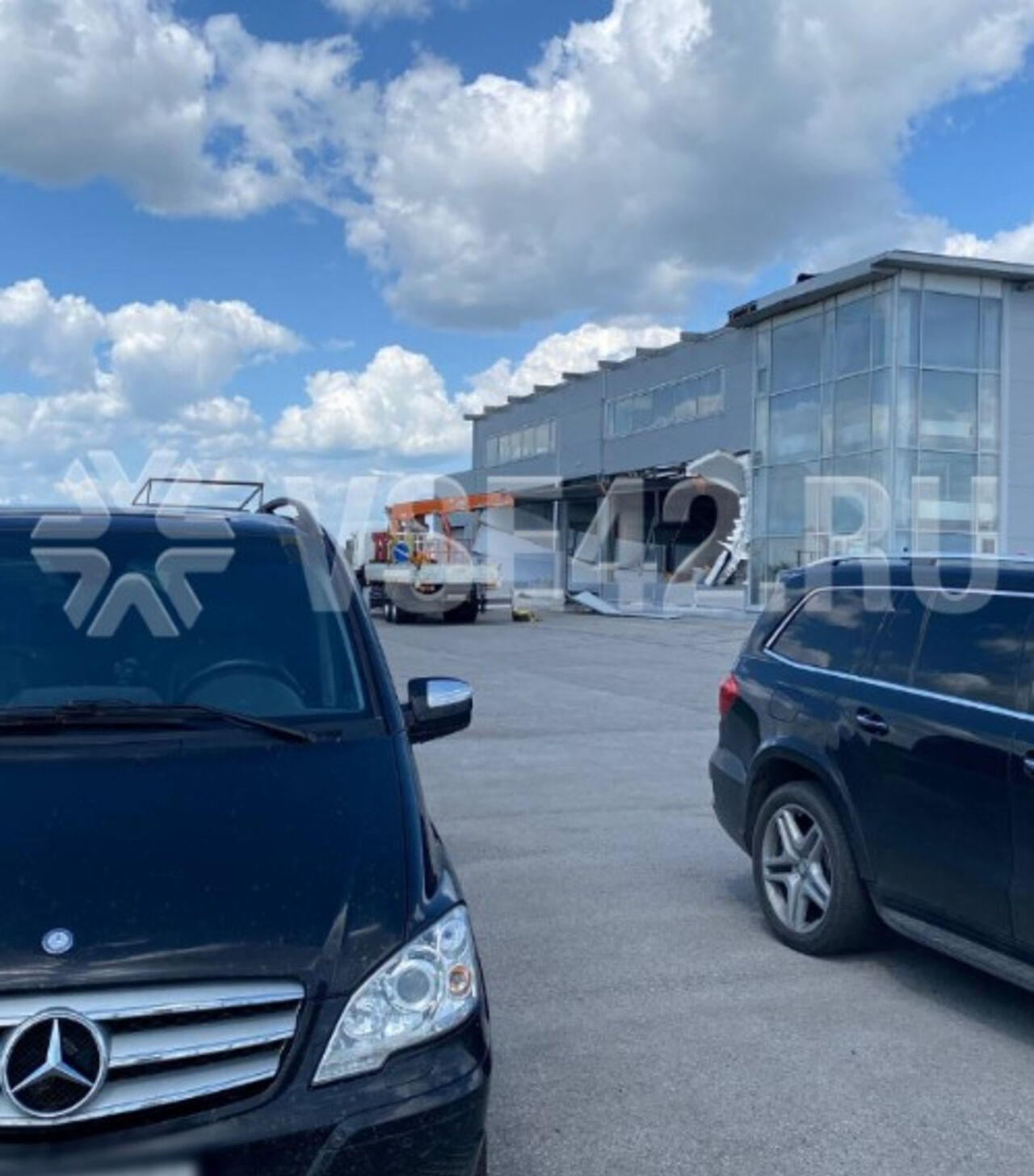 Непогода повредила крышу дилерского центра около Кемерова / VSE42.RU - информационный сайт Кузбасса.