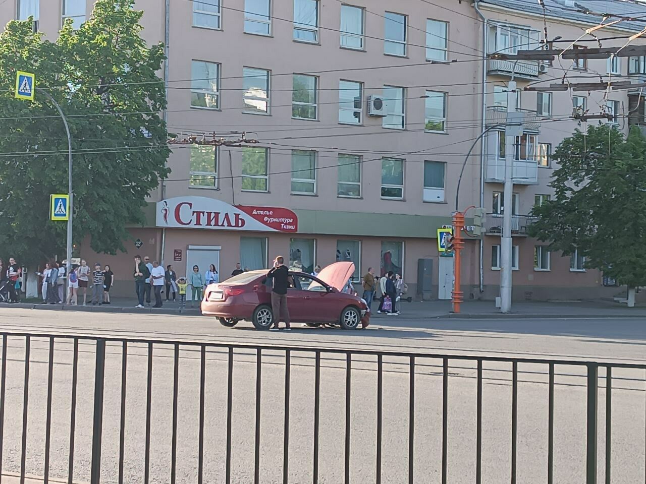 Иномарки жестко столкнулись лоб в лоб около парка Ангелов в Кемерове / VSE42.RU - информационный ...