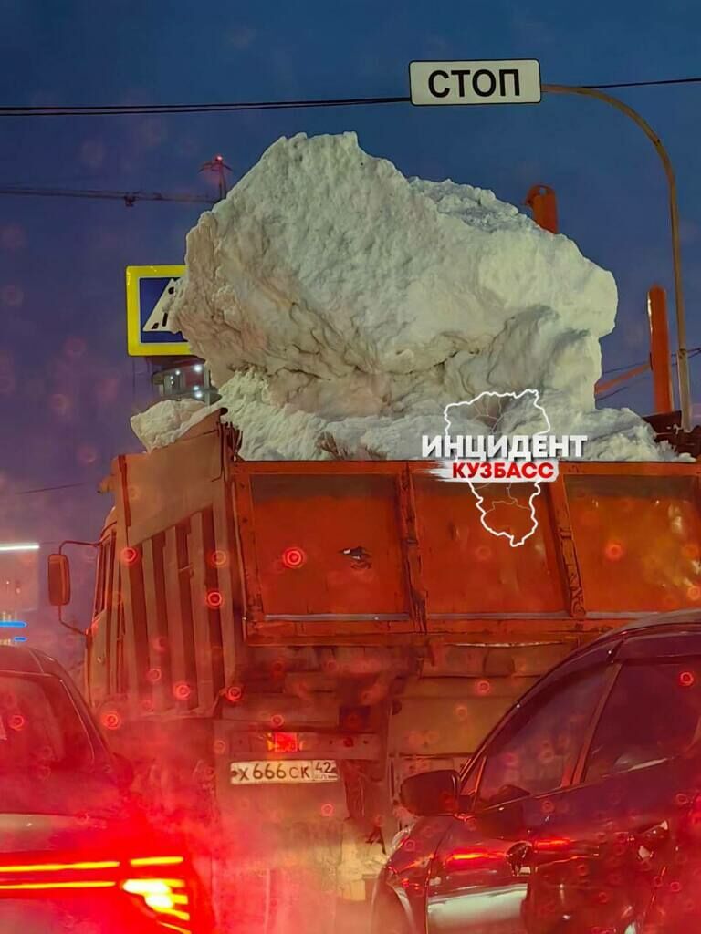 Кемеровчанин обнаружил грузовик "из фильма ужасов" на городской дороге / VSE42.RU ...