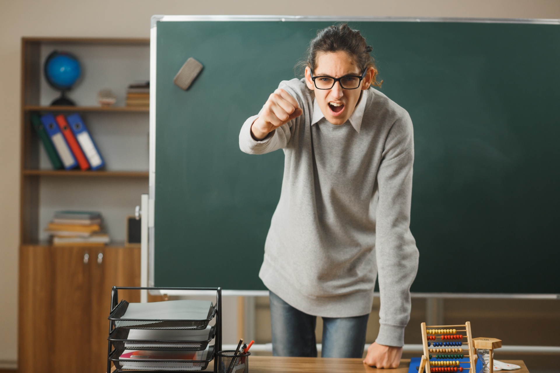 Учитель и школьник устроили жёсткий мордобой в Кузбассе: СК начал ...